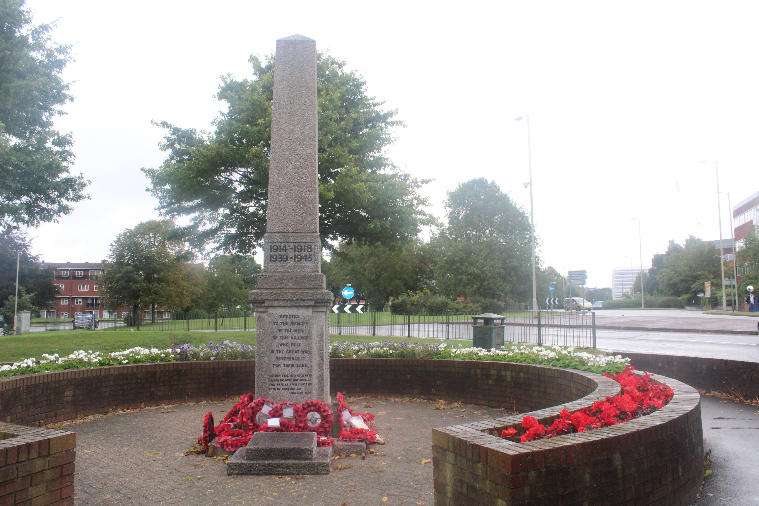 Borehamwood Obelisk - War Memorials Online
